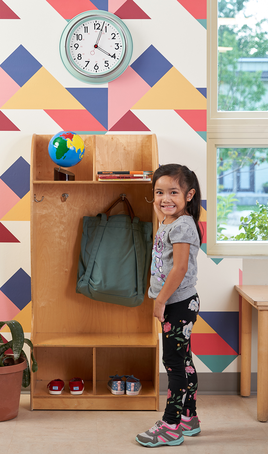 15 Teacher-Approved Wallpaper Designs